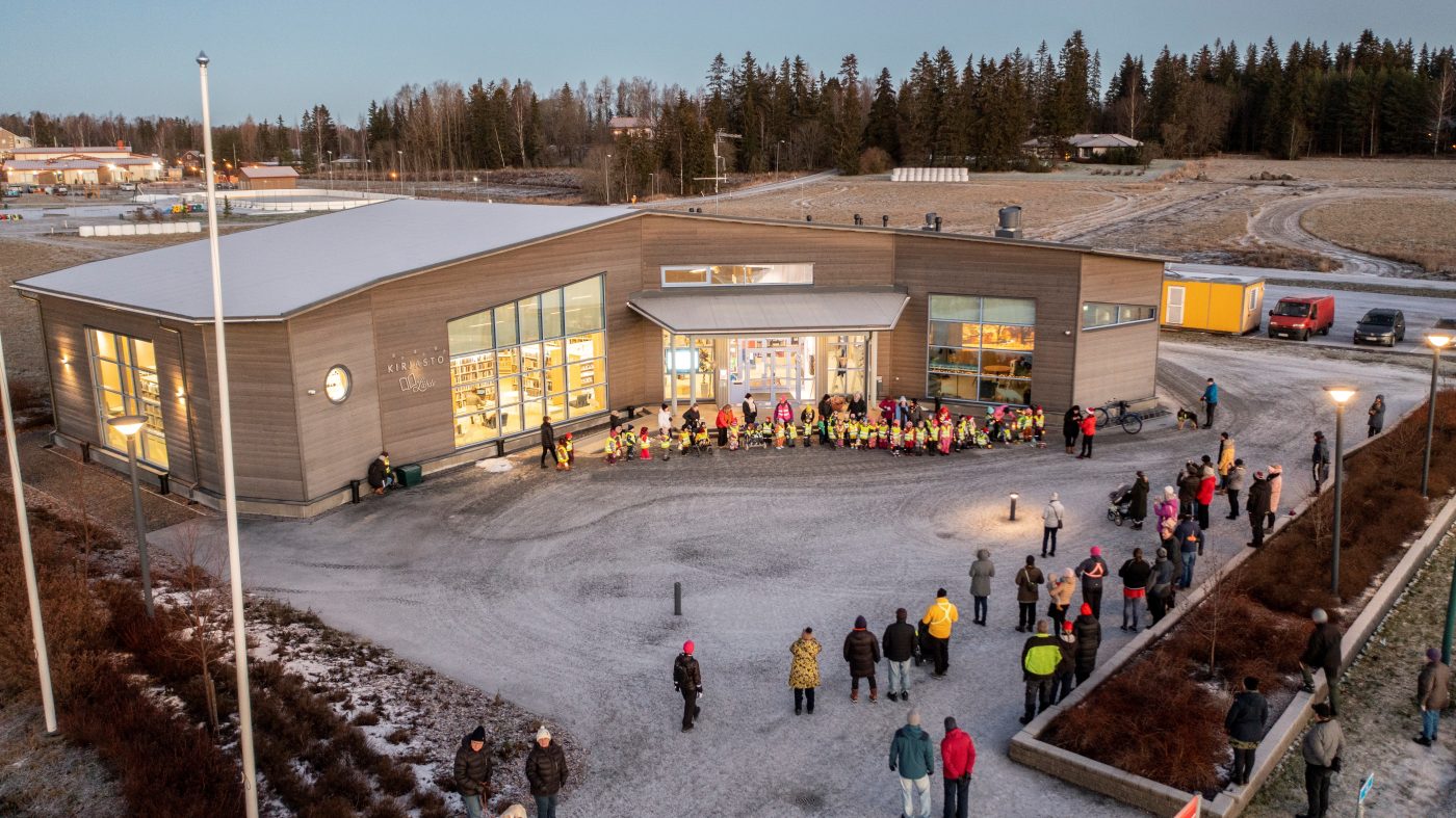 Peiponpellon päiväkodin lyhtykulkue - Vesilahti